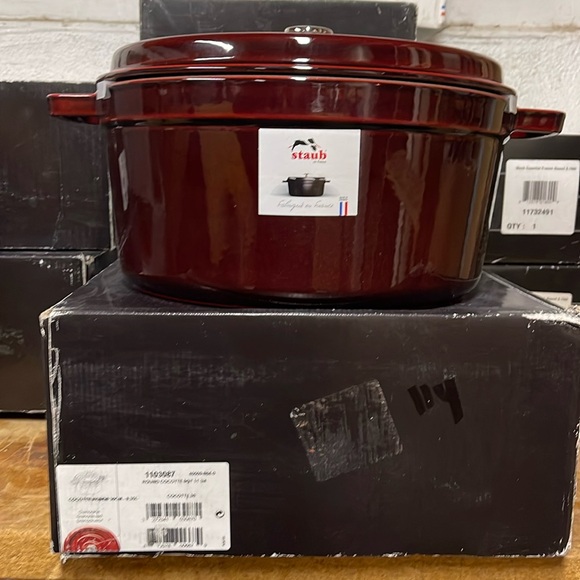 Staub | Kitchen | New Staub Round Cocotte 9 Qt 1 34 Grenadine 113087 ...